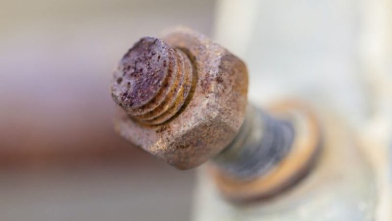 Cómo aflojar tornillos oxidados y agarrotados | Blog Würth